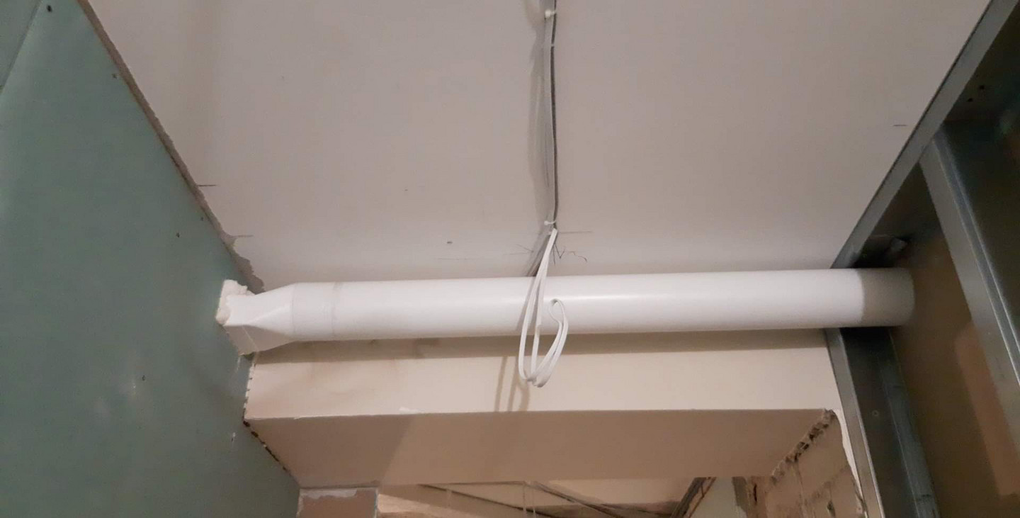 Jei dedam apie 4-5metrus plastikinio vamzdžio su 2 alkūnėm į kamino ...